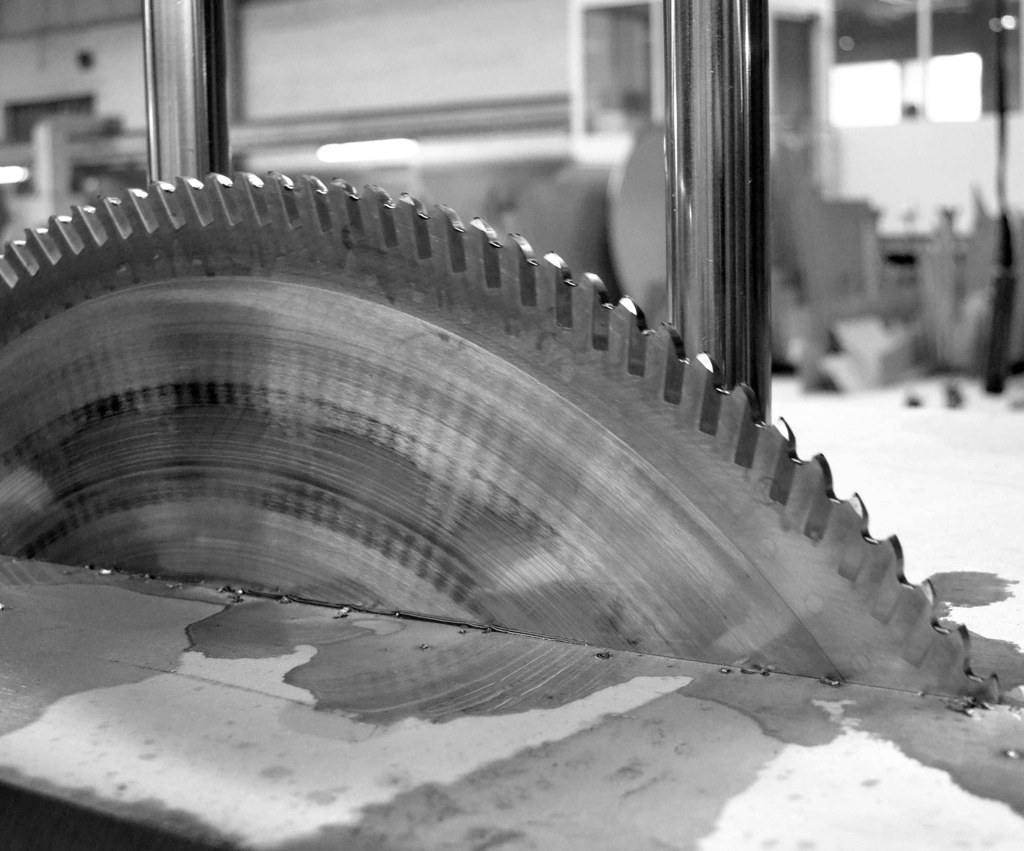 Les avantages et les inconvénients de la découpe par sciage - DVAI